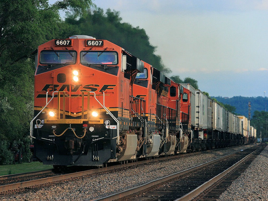 BNSF 6607